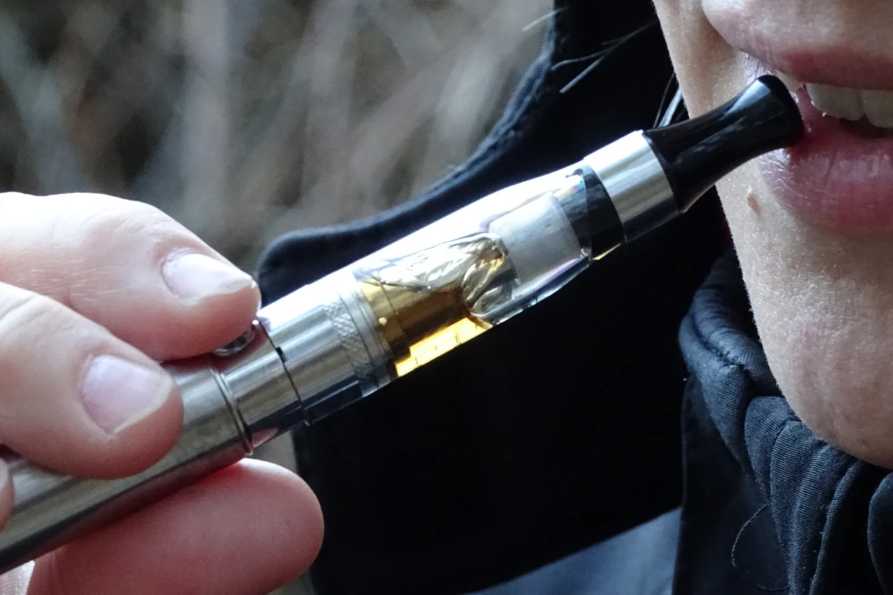 7 Ways How To Find The Right HHC Vape For Yourself in 2024? - Bear Share